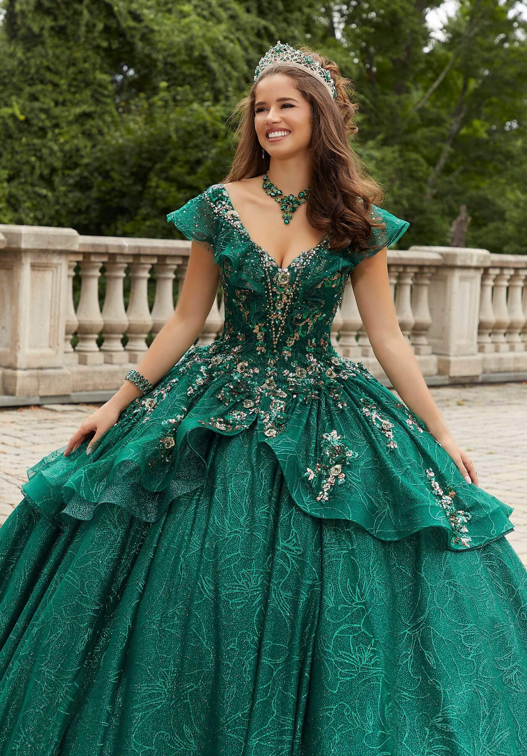 A Comprehensive Guide To Emerald Green Quince Dresses - Ivybebé